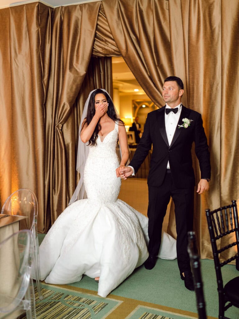 The Best Wedding Photo Poses Every Couple Should Know