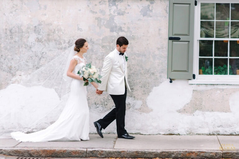 The Best Wedding Photo Poses Every Couple Should Know