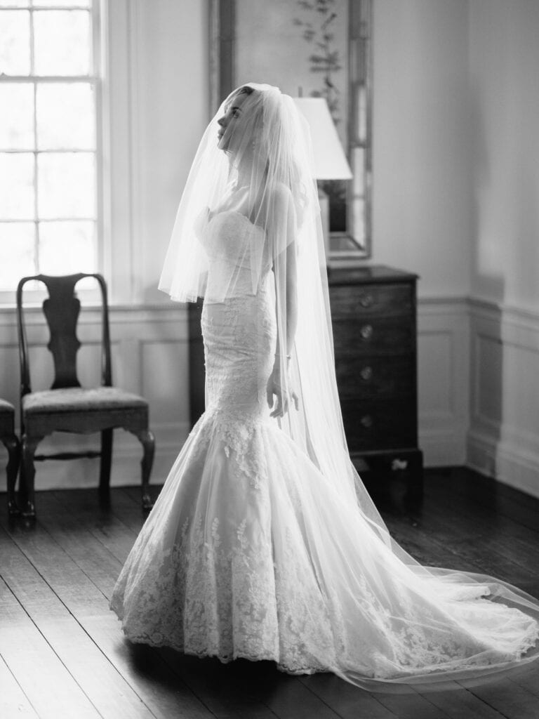 The Best Wedding Photo Poses Every Couple Should Know